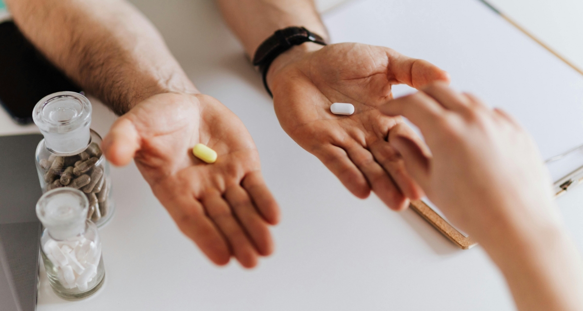 Over-the-Counter vs. Prescription Drugs: What’s the Difference? - VidaCure